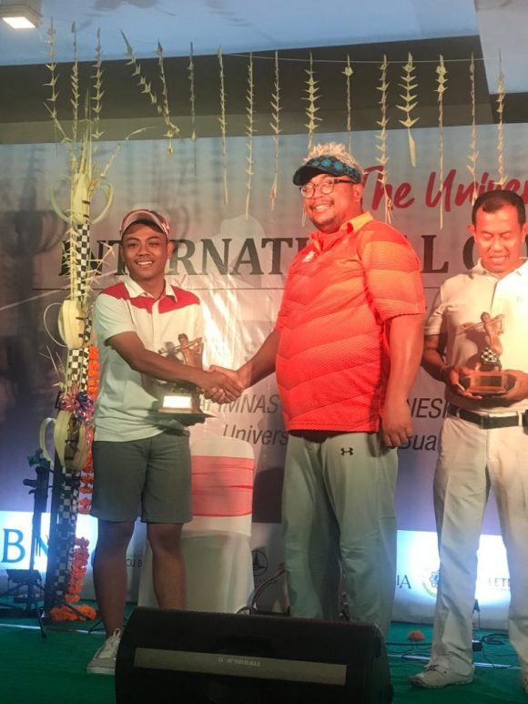 Atlit Widyatama menjadi juara di Kejuaraan Golf Nasional Mercubuana Cup ...